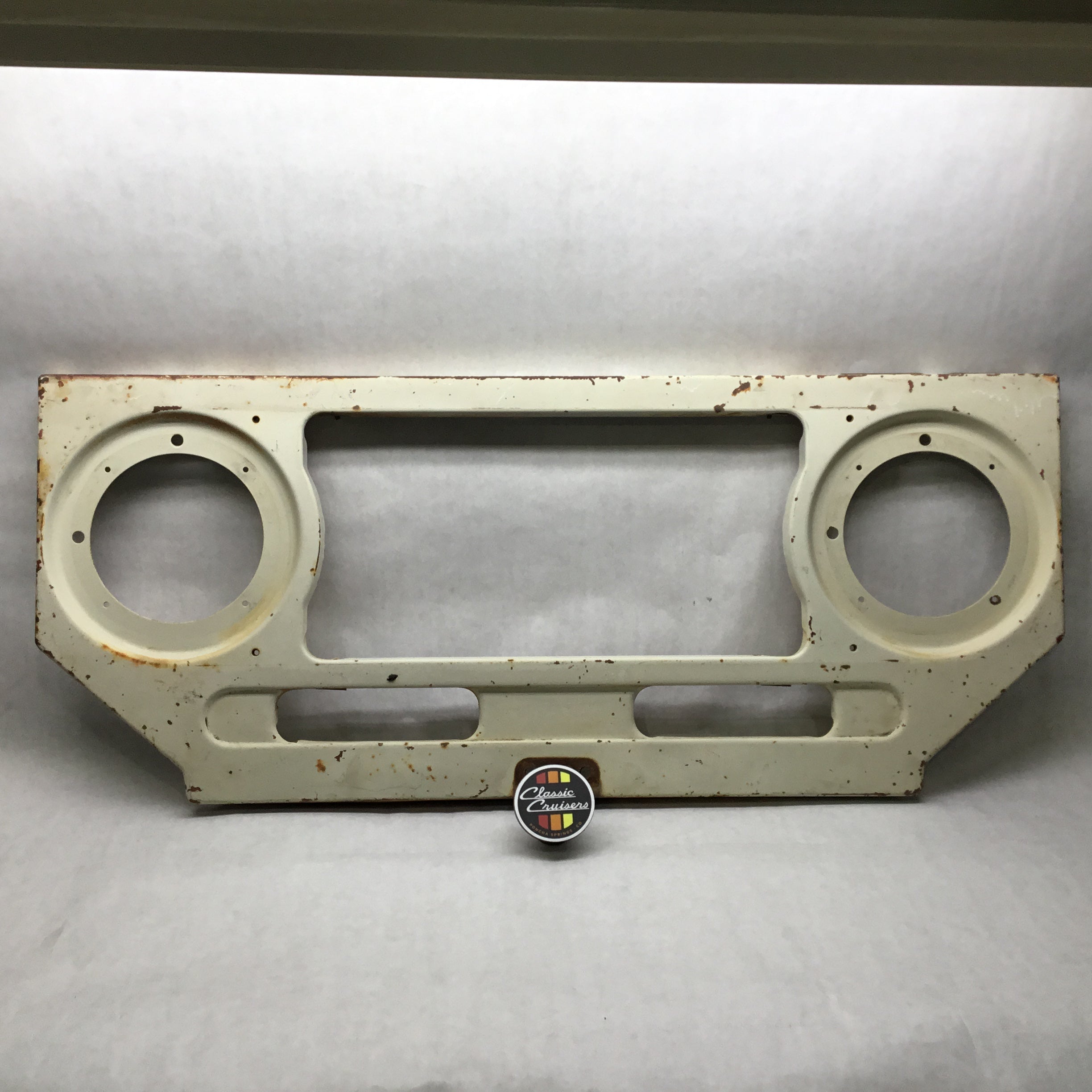 FJ40 Bib Panel 1970-1972 (Used OEM Bib1001) – Classic Cruisers