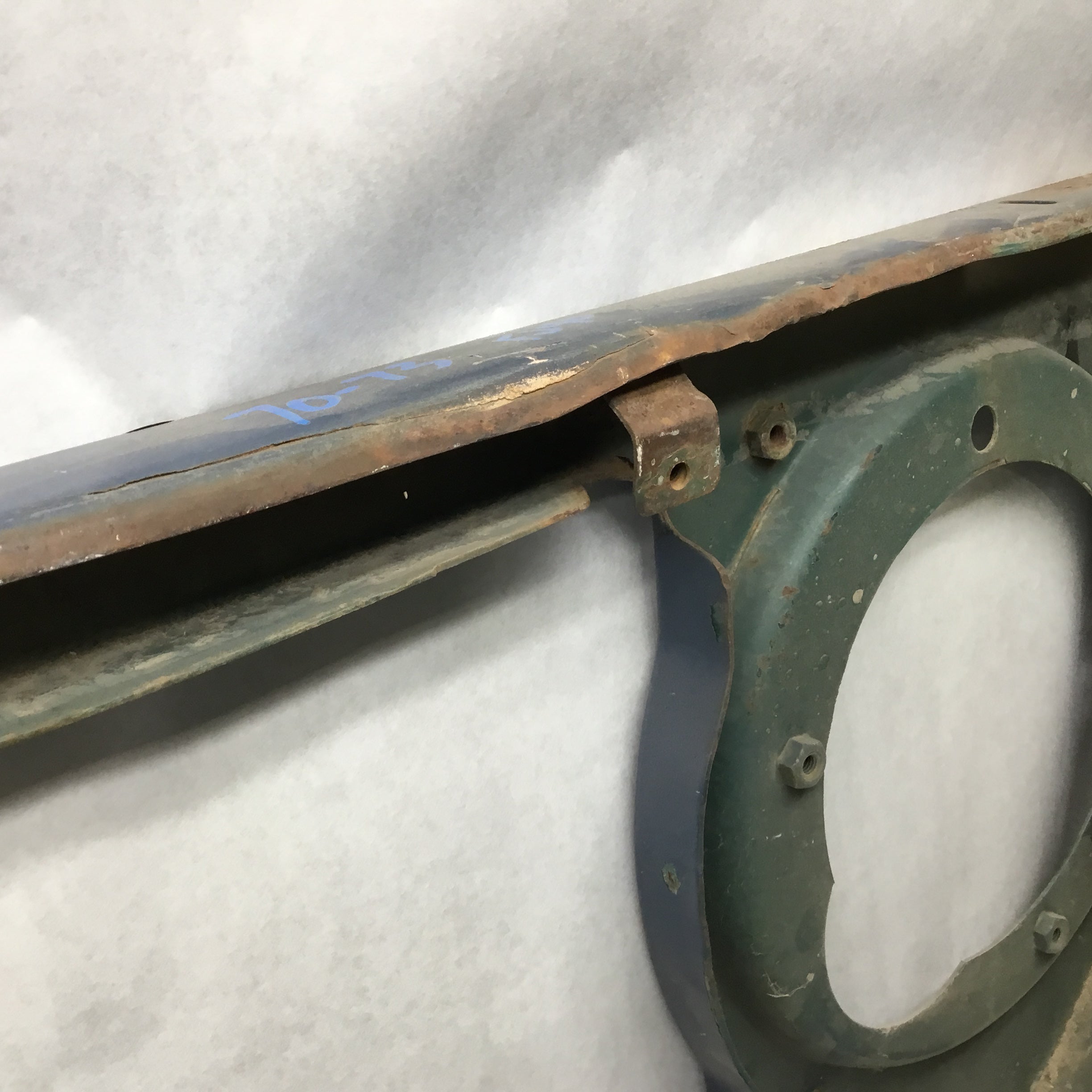 FJ40 Bib Panel 1973-1974 (Used OEM Bib1002) – Classic Cruisers